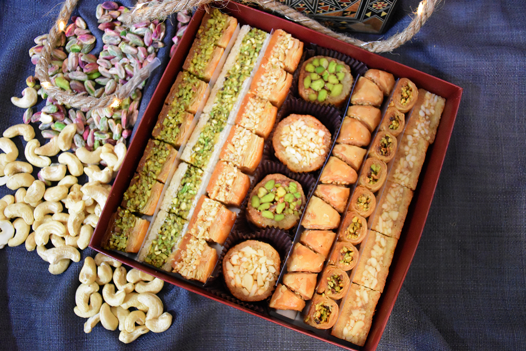 Mix sweets 700g – AFAMIA BAKERY